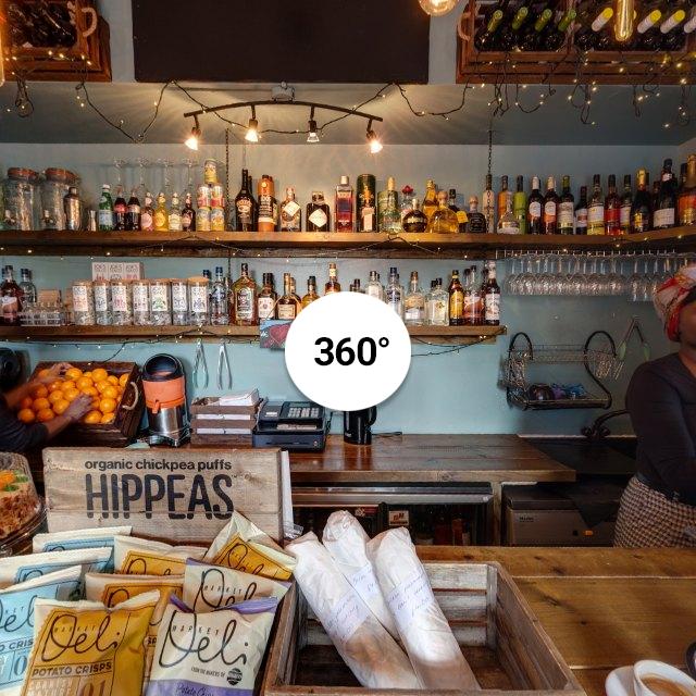 See inside cosy Little Cafe #BytheBridge, Kingsland Rd London...