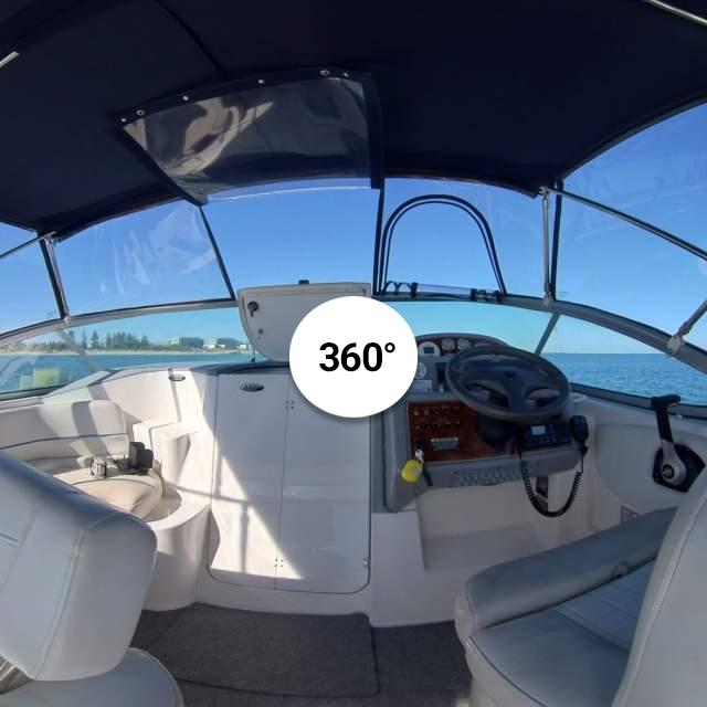 Bayliner cockpit (2)