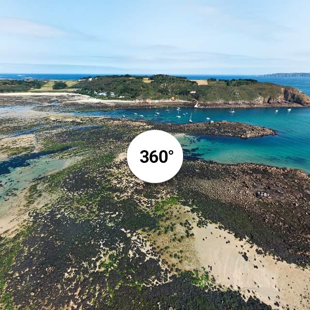 Percee Passage, separating Herm from Jethou and Crevichon.