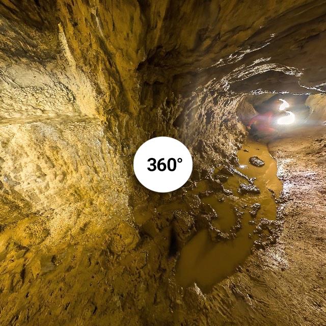 Cave Pustožlebská zazděná - Long Corridor (Holy Water & Muddy Water)
